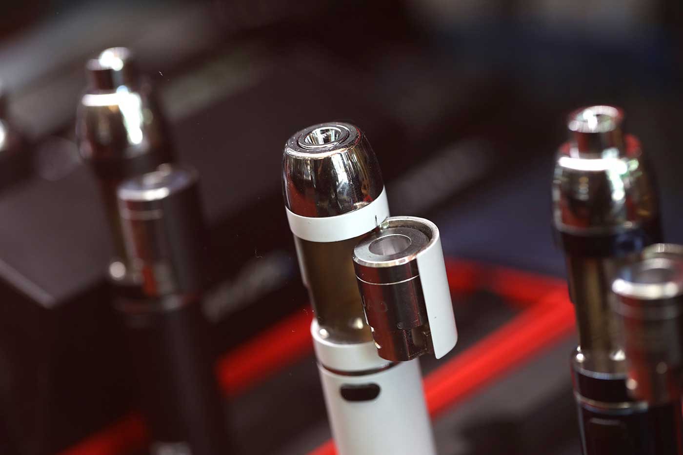 Choosing the Right Vape Devices: 5 Criteria to Look for